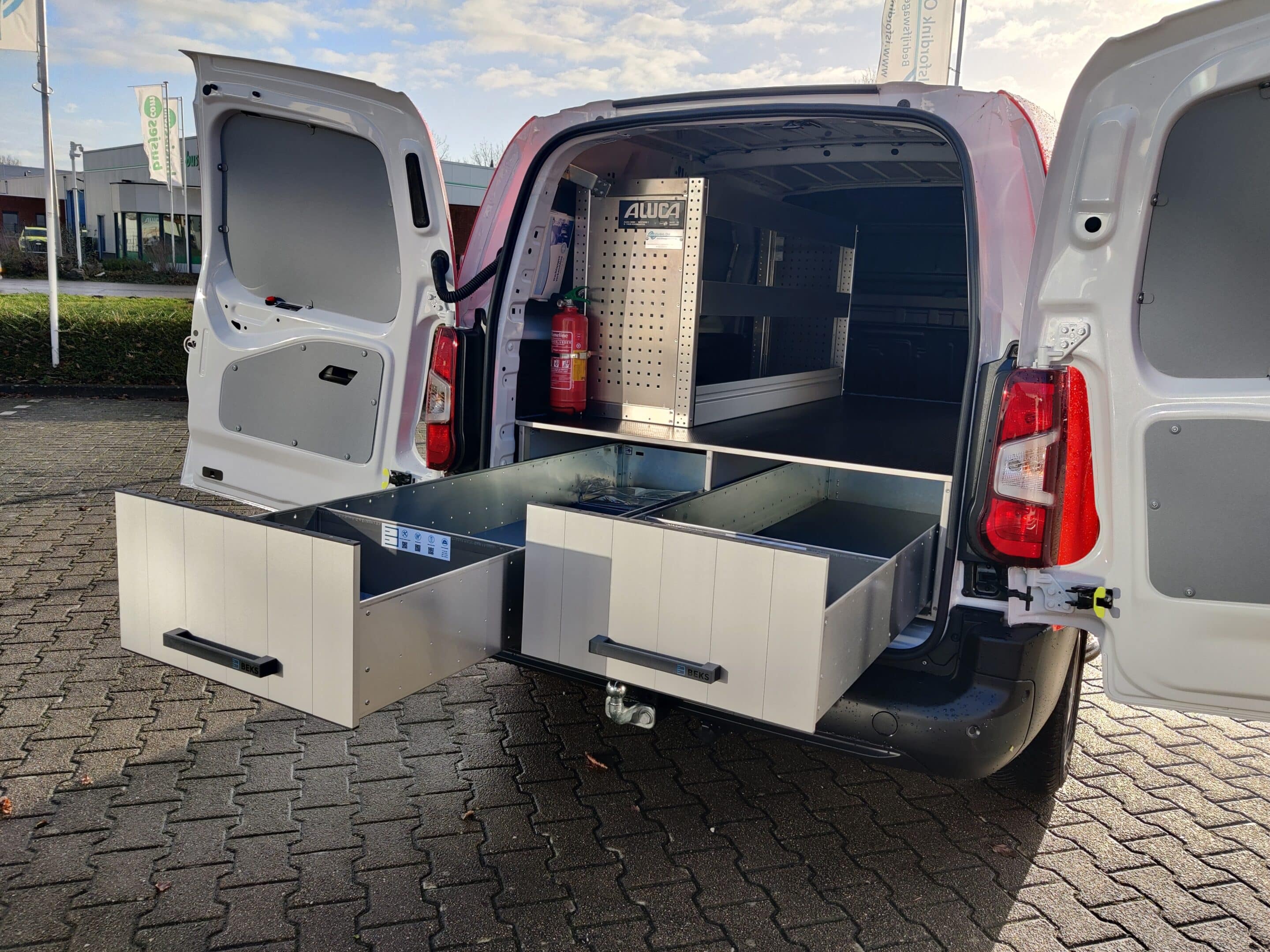 BEKS vloerladen voor een Slimme Bedrijfswageninrichting